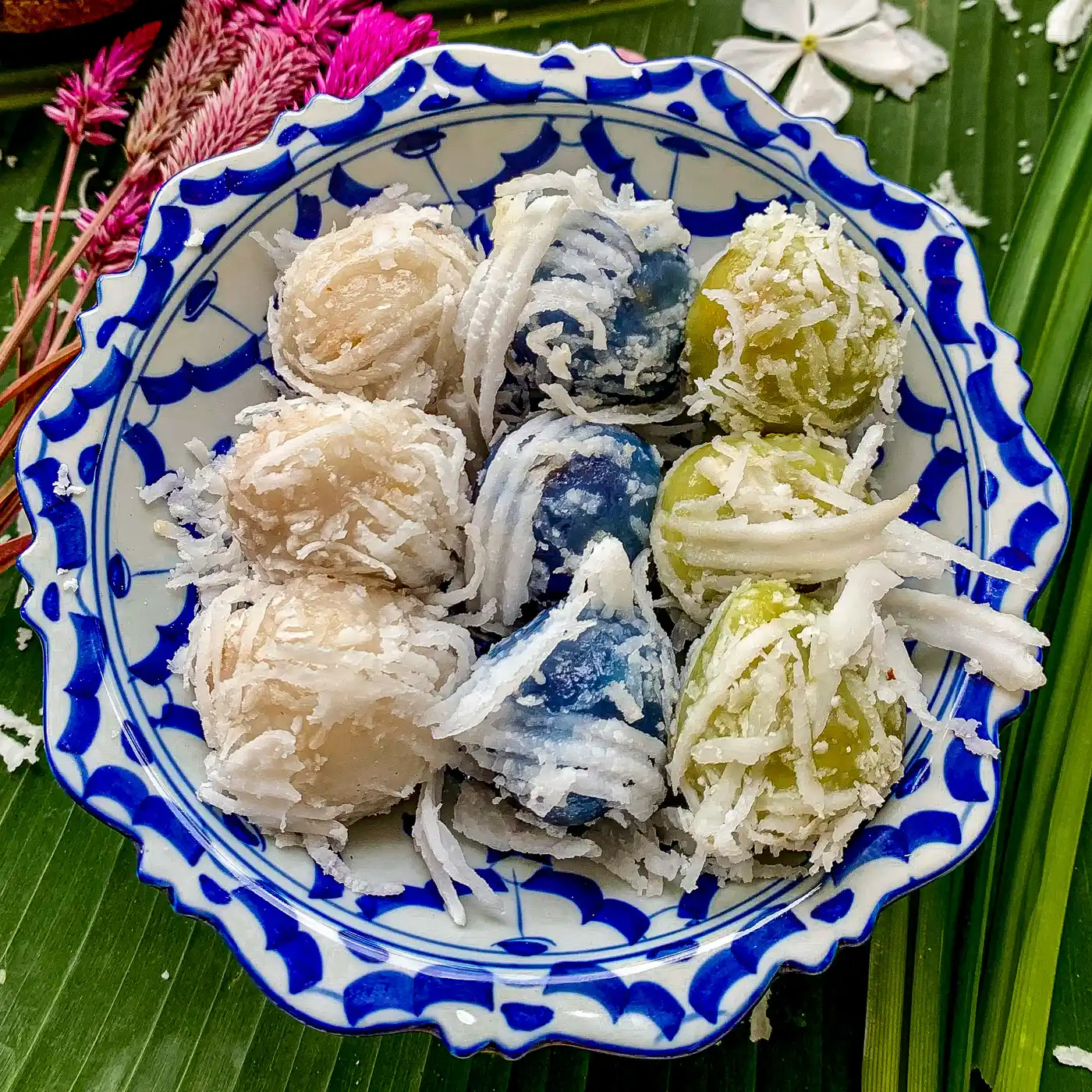 Khanom Tom Recipe (Thai Coconut Balls Dessert)