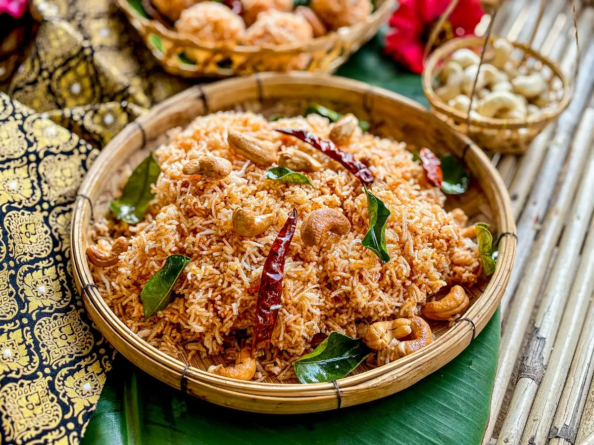 Mee Krob Recipe (Thai Crispy Fried Noodles) – Hungry in Thailand