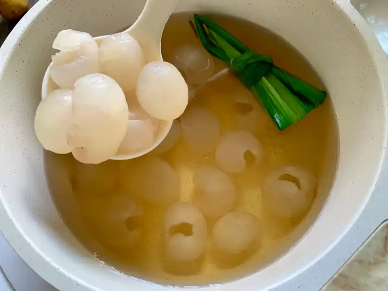 Thai Longan Drink Recipe (Nam Lamyai)